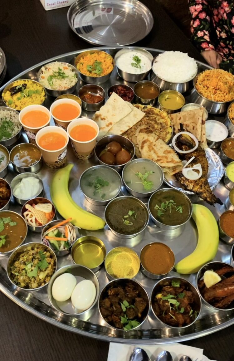 Top 8 Biggest Food Items In The UAE! - Gulfbuzz