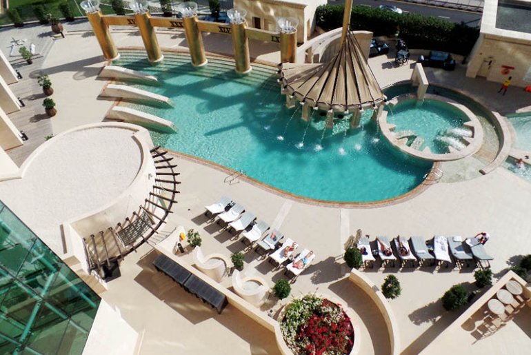 14 Poolside Escapes: Sip, Swim, And Soak Up The Best Poolside Bars ...