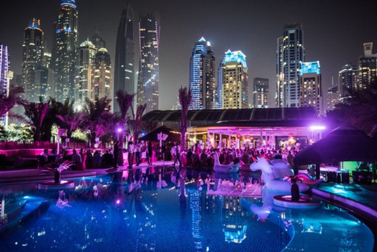 14 Poolside Escapes: Sip, Swim, And Soak Up The Best Poolside Bars ...