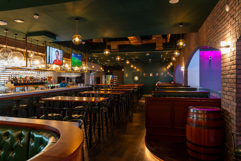 There Is A New British Pub In Town & It's Right Inside Topgolf - Take A ...